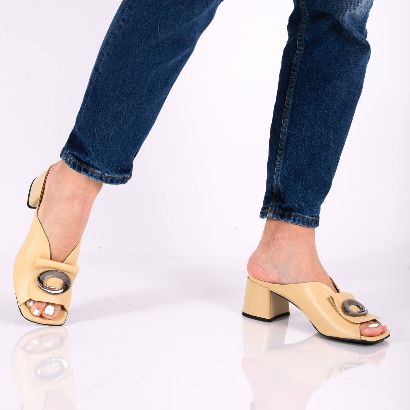 Saboti dama Capricia