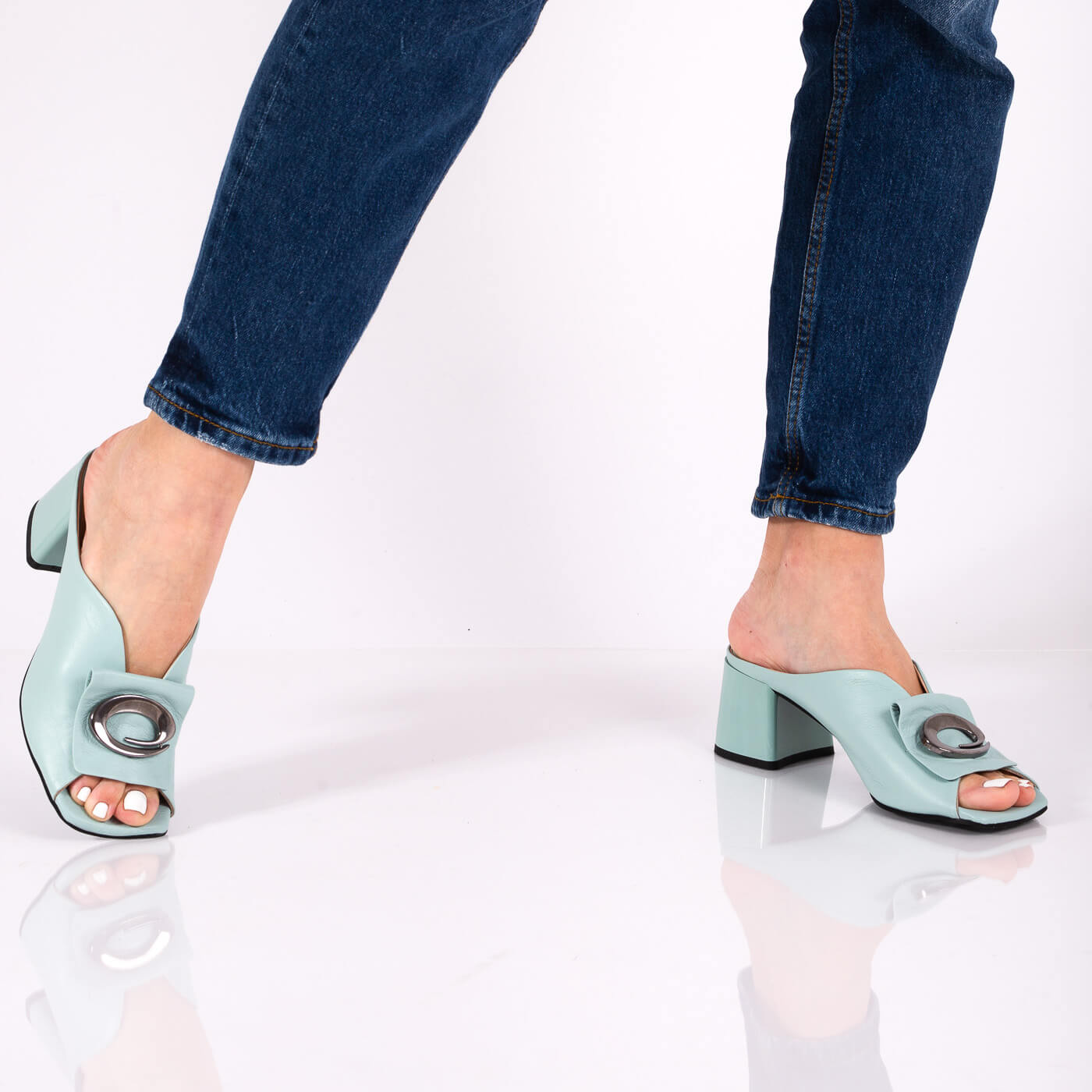 Saboti dama Capricia